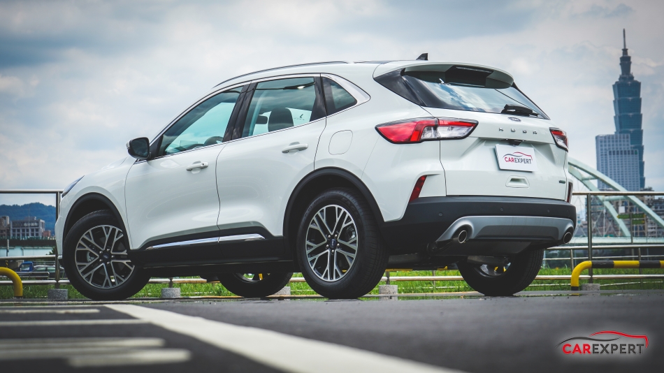 配備滿載的銷售主力駕到，Ford Kuga EcoBoost 180 旗艦型試駕 | 汽車專家