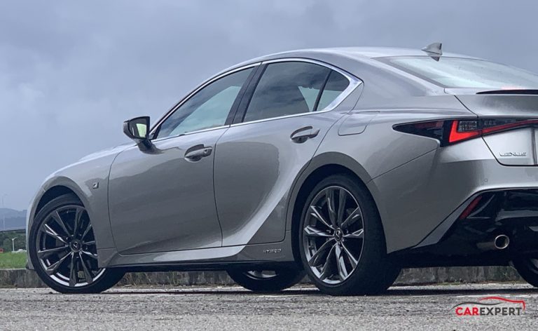 從雲端走下凡間，200萬便能一次全部擁有，2021 Lexus IS300h F Sport試駕 | 汽車專家